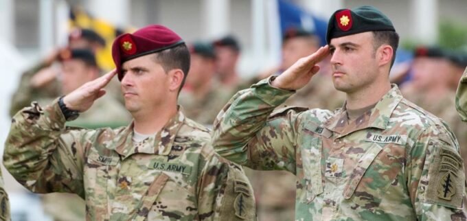 ¿Por Qué Los Militares Llevan Boinas Militares?
