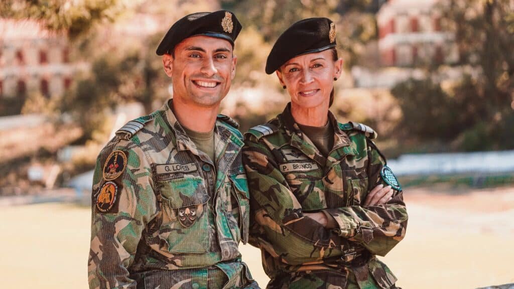 ¿Cómo Llevar Una Boina Militar?